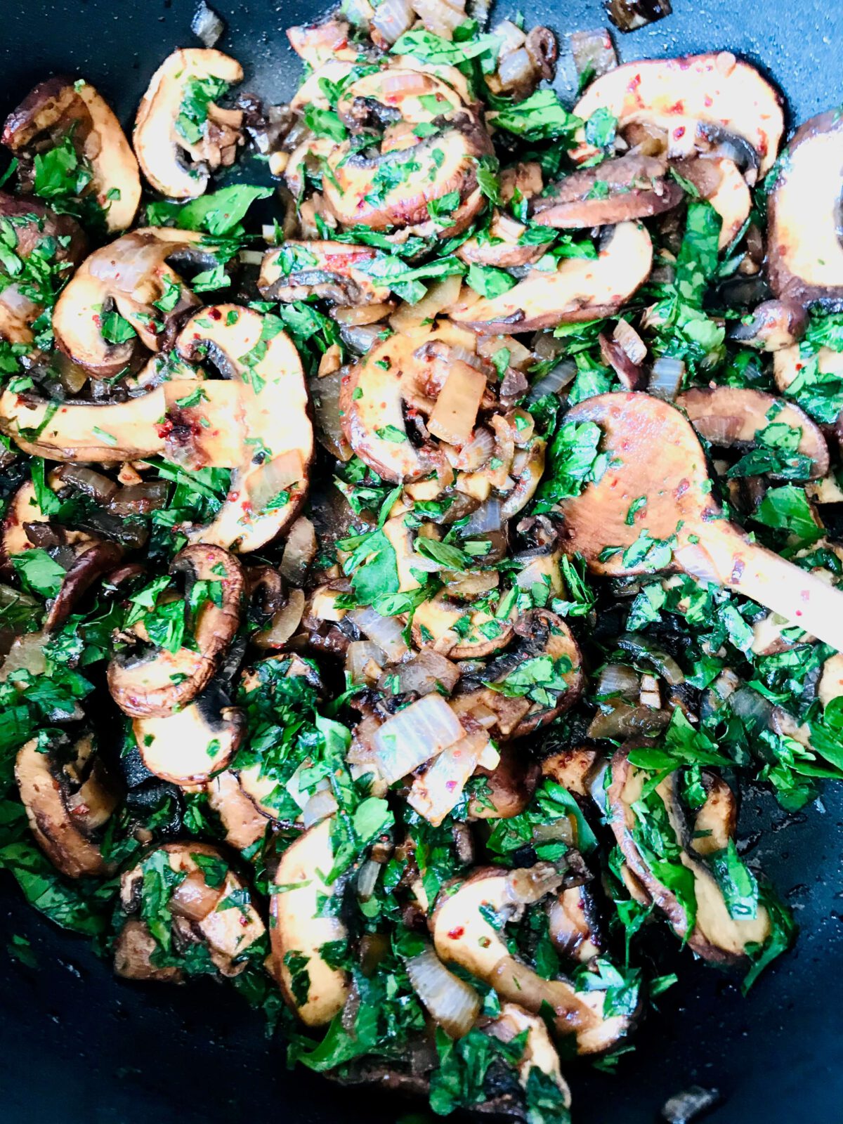 Champignon Pfanne mit Knoblauch und Balsamico Essig - DIE.Coqueretas